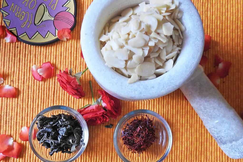 Kashmiri Kahwa, Kashmiri Tea Recipe