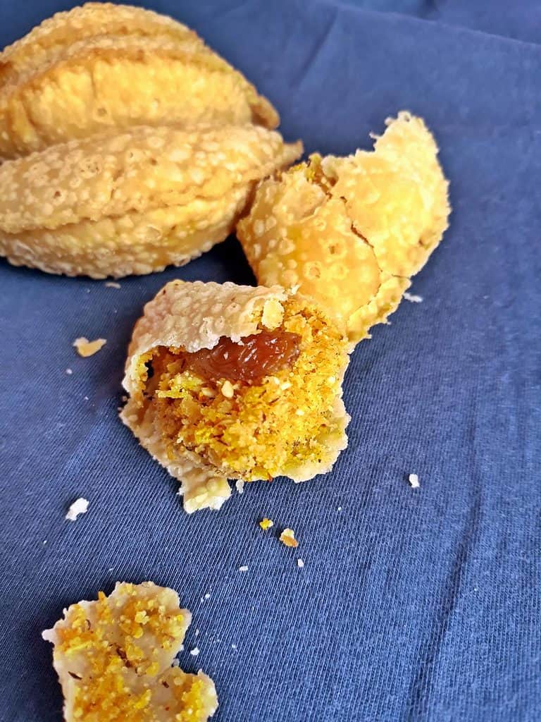 Nevri| Ghujia| Karanji|Karchikai - The Mad Scientists Kitchen